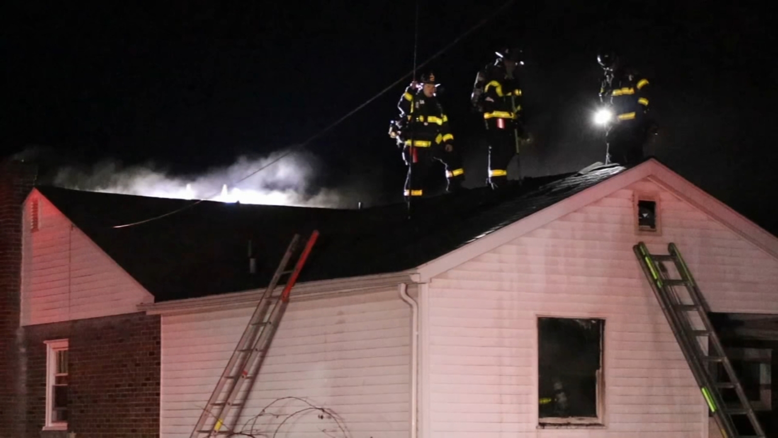 Family escapes late-night house fire in the Lehigh Valley - 6abc ...