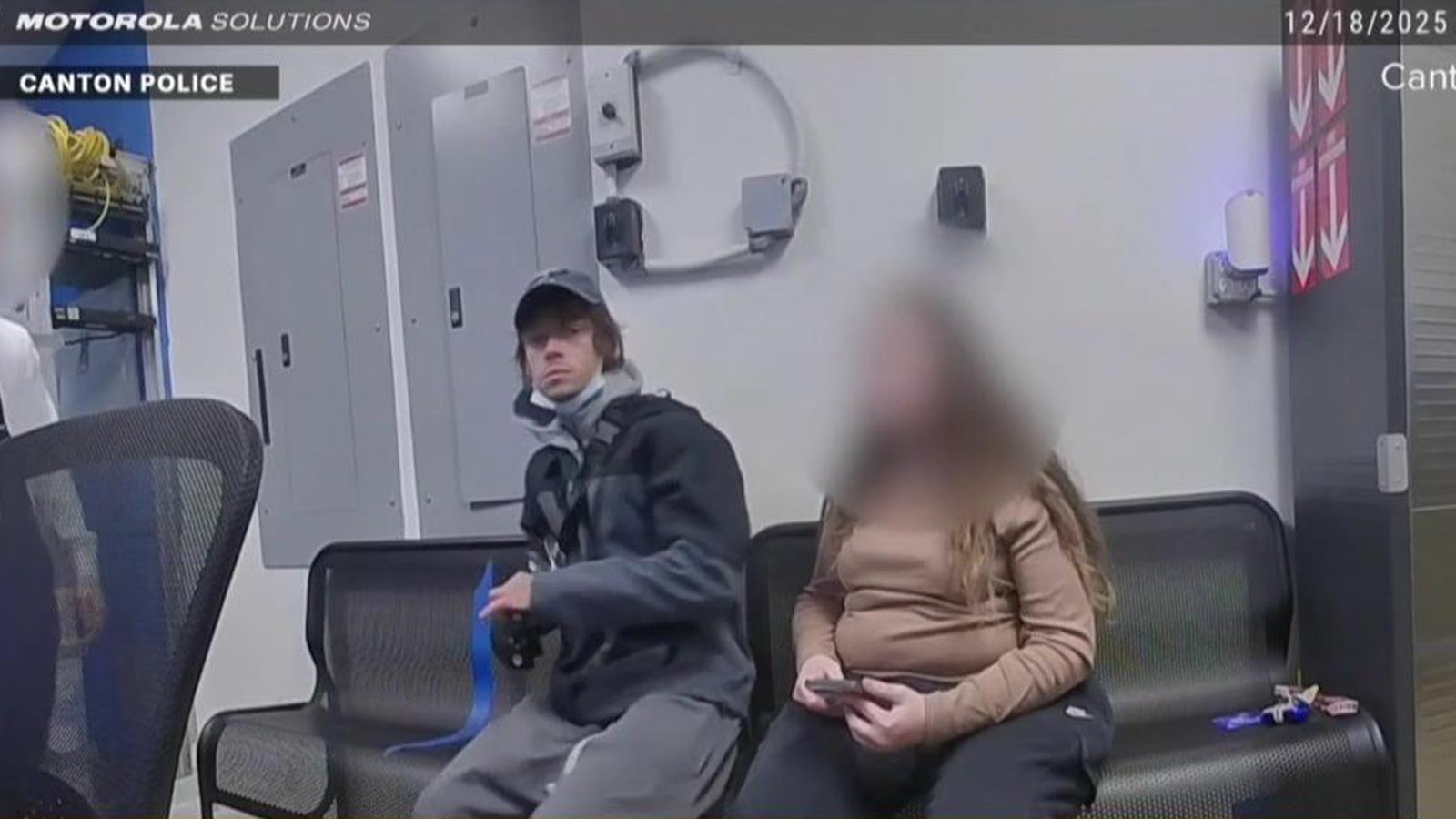 Dramatic video captures accused shoplifter allegedly pulling a gun on ...