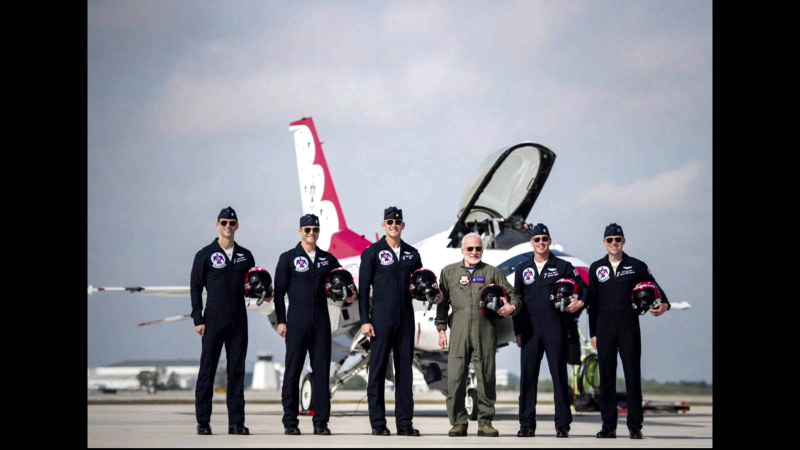 Astronaut Buzz Aldrin flight with the Thunderbirds - ABC13 Houston
