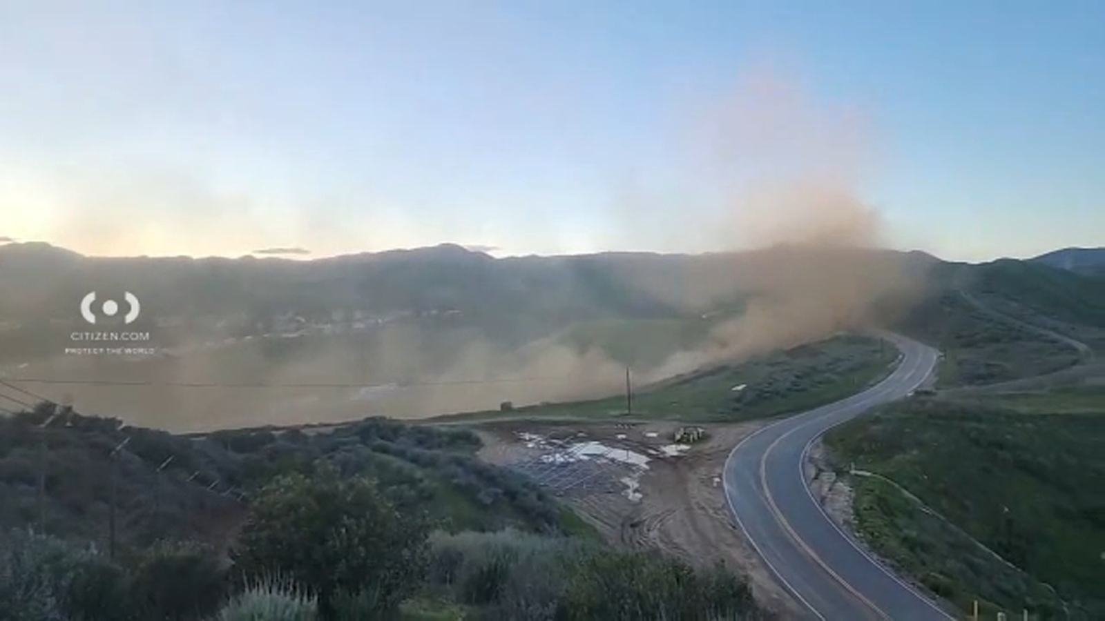 Crews respond to possible natural gas explosion in Castaic area; 5 Fwy ...
