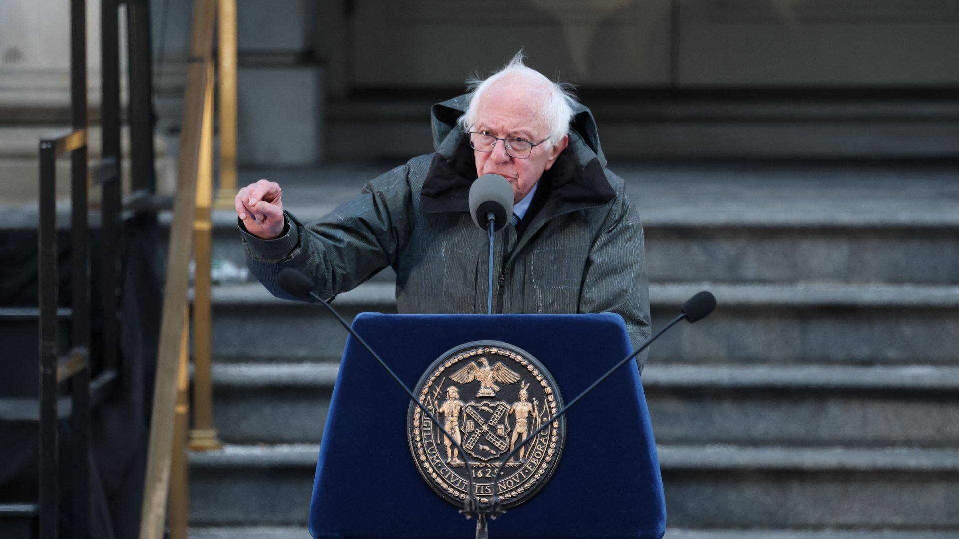 Bernie Sanders swears in Mamdani - ABC7 New York
