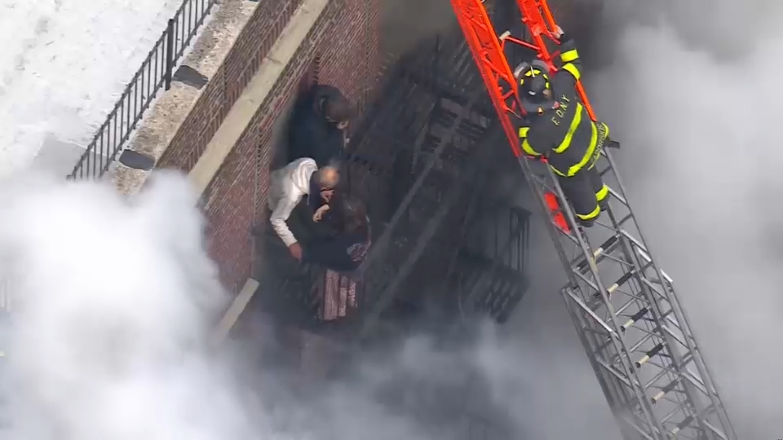 Brooklyn Heights apartment building fire leads to rescues, 5 injuries ...