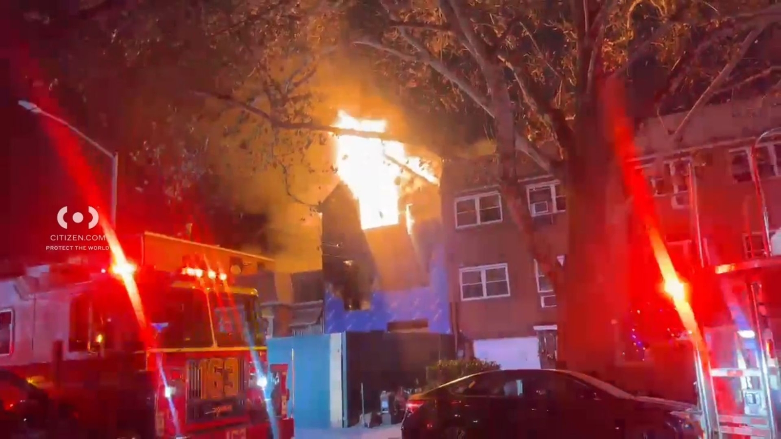 Firefighter hurt after house fire in Woodside, Queens - ABC7 New York
