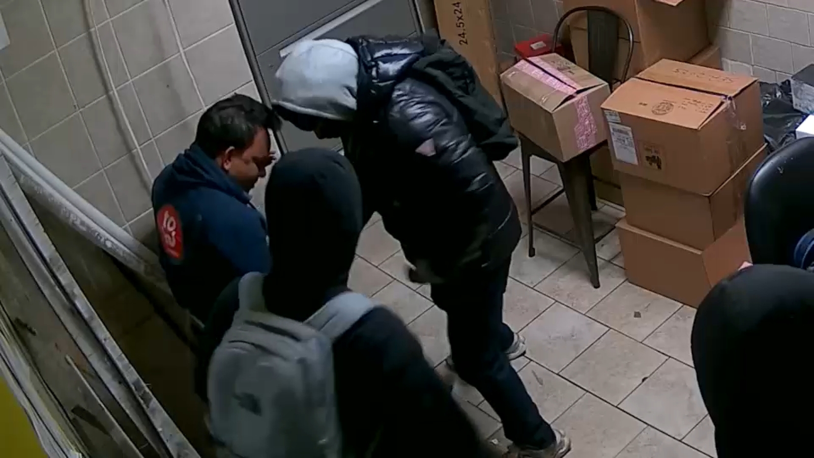 Bronx cellphone store robbery: Worker speaks out after being robbed ...