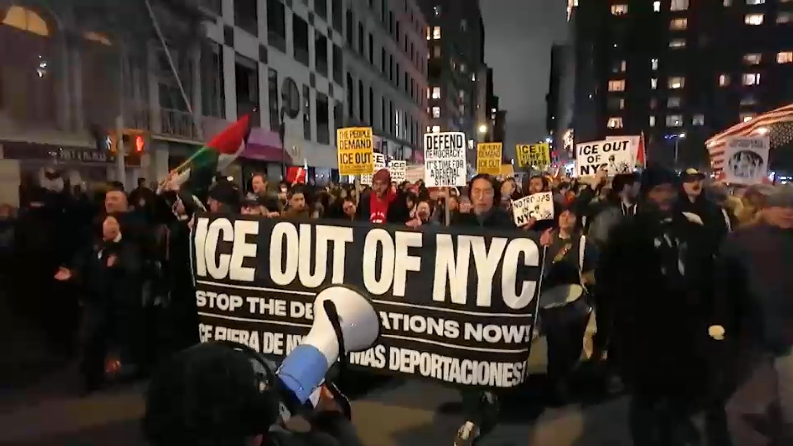 Minneapolis ICE shooting: Protest at Manhattan's Foley Square in ...