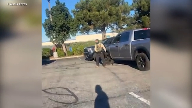 Landscapers wrestle with immigration agents in Downey, video shows ...