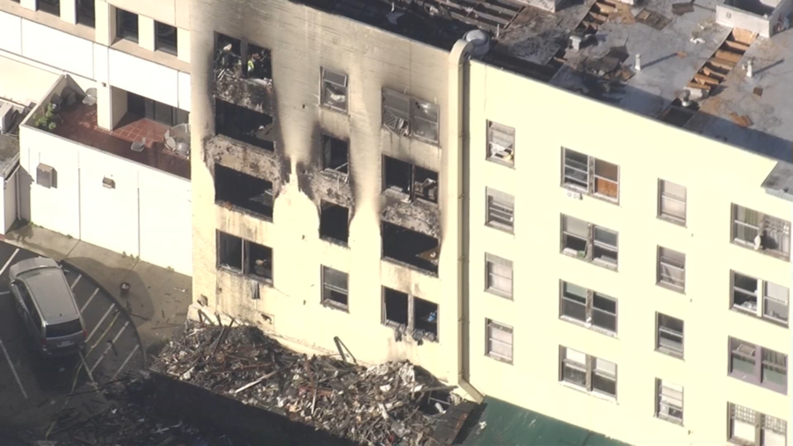 Dozens displaced after Oakland apartment fire rips through apartment ...