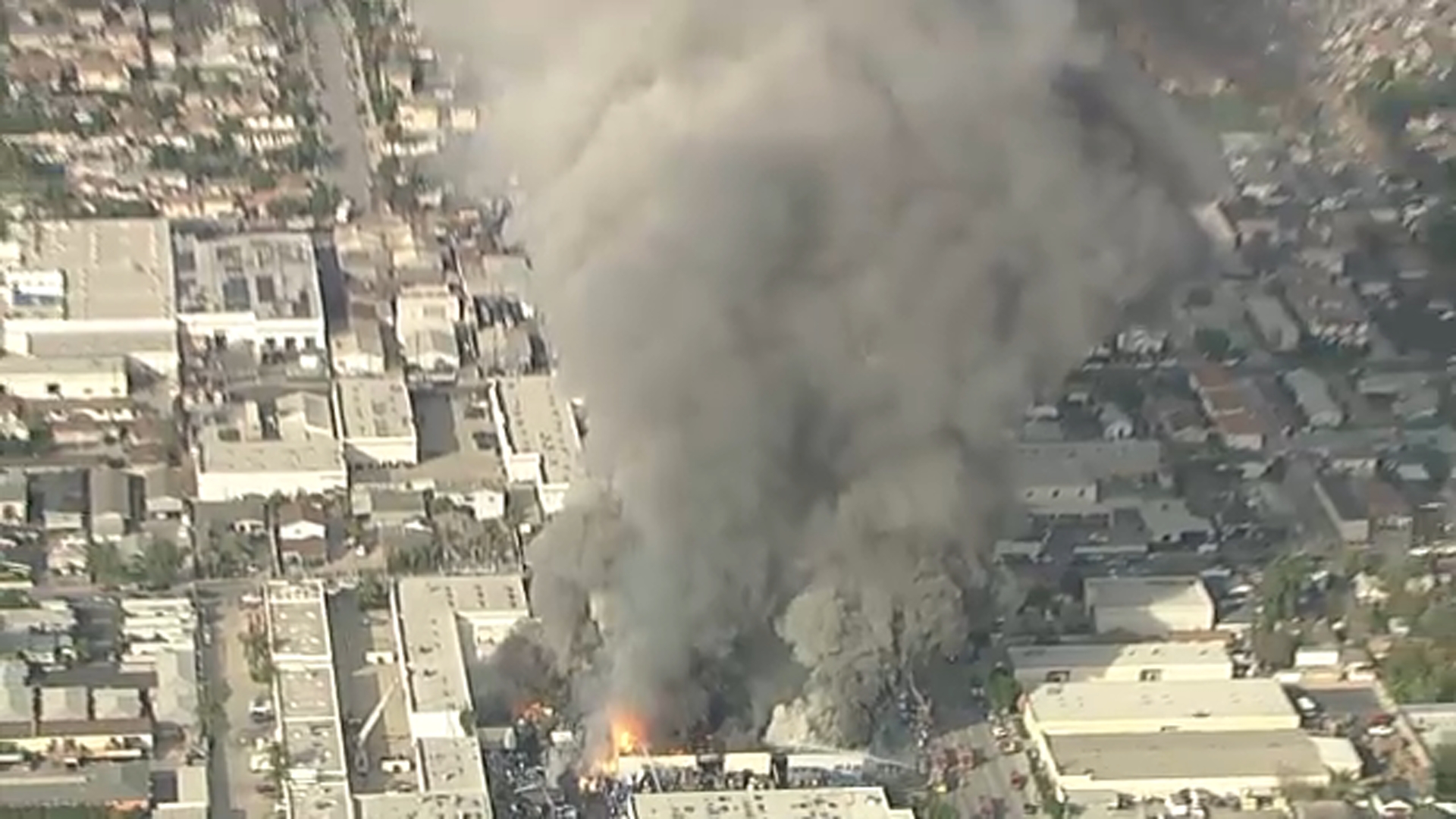 Massive building fire burns in South El Monte; smoke seen from miles ...