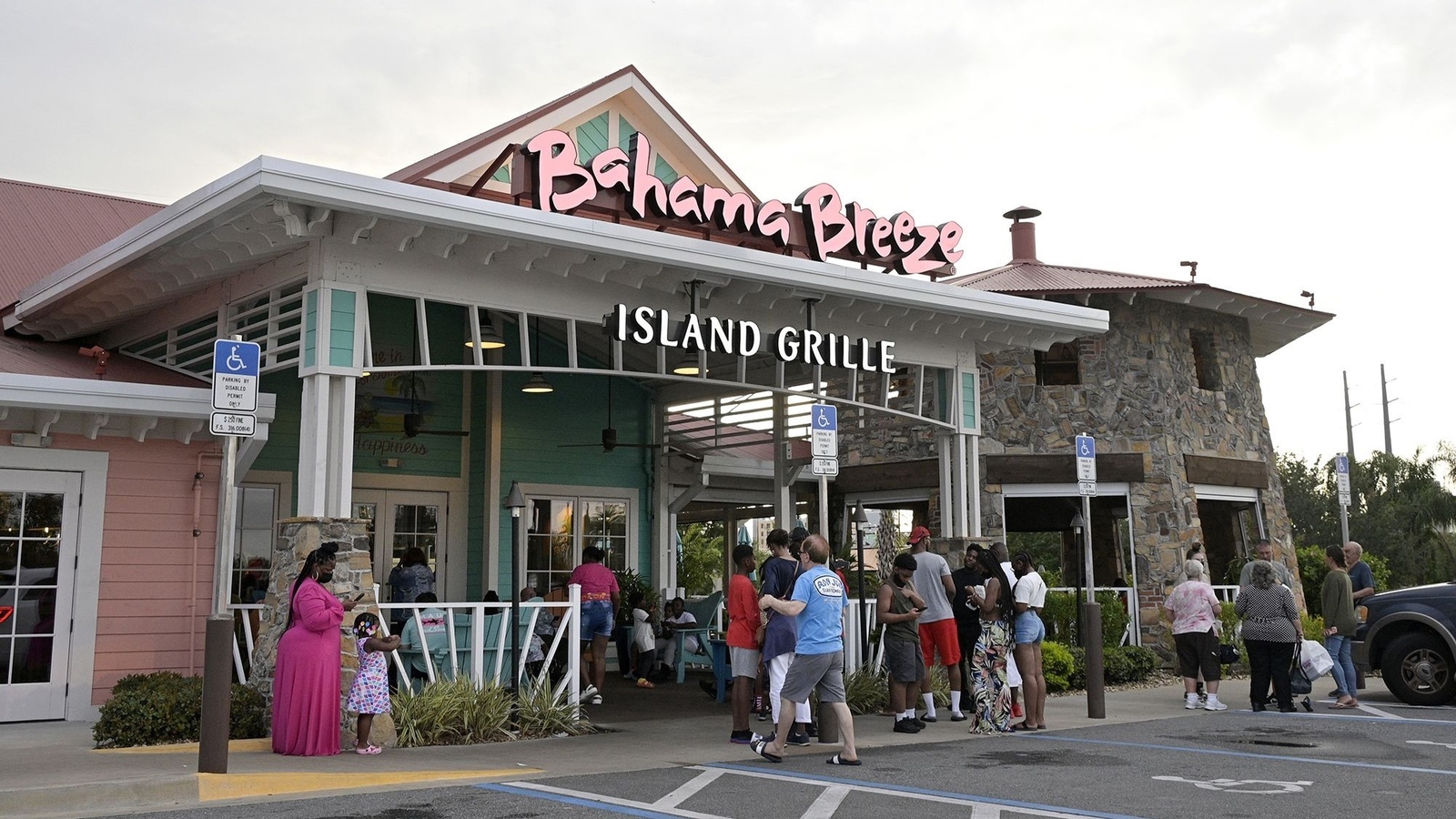 Bahama Breeze is closing all of its restaurants - ABC7 New York