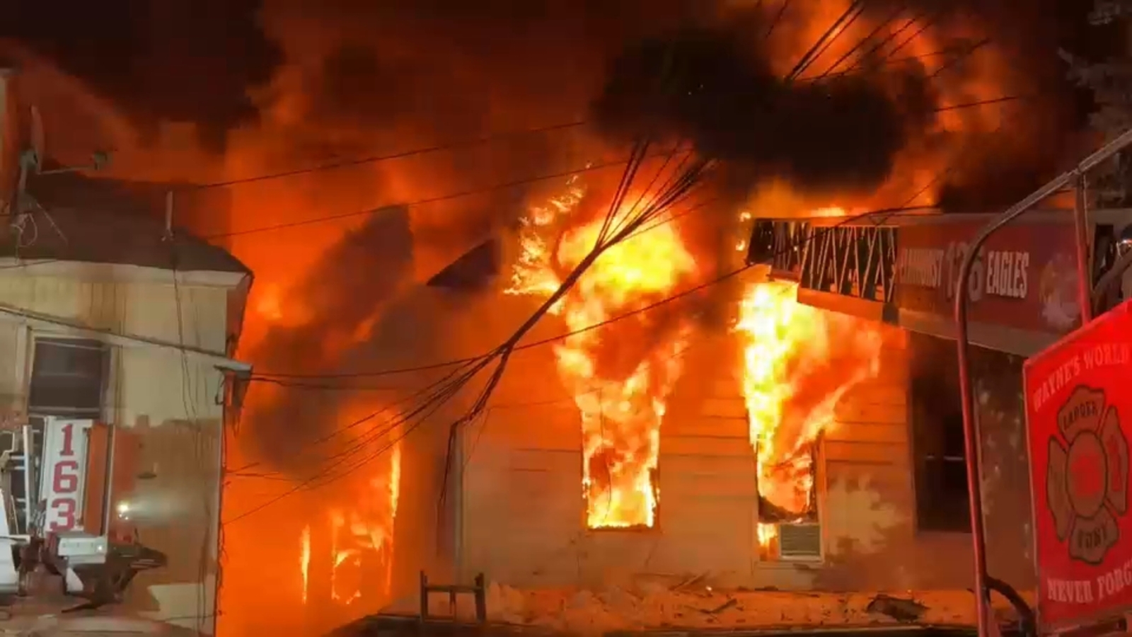 1 killed, child critical after fire tears through Queens home - ABC7 ...