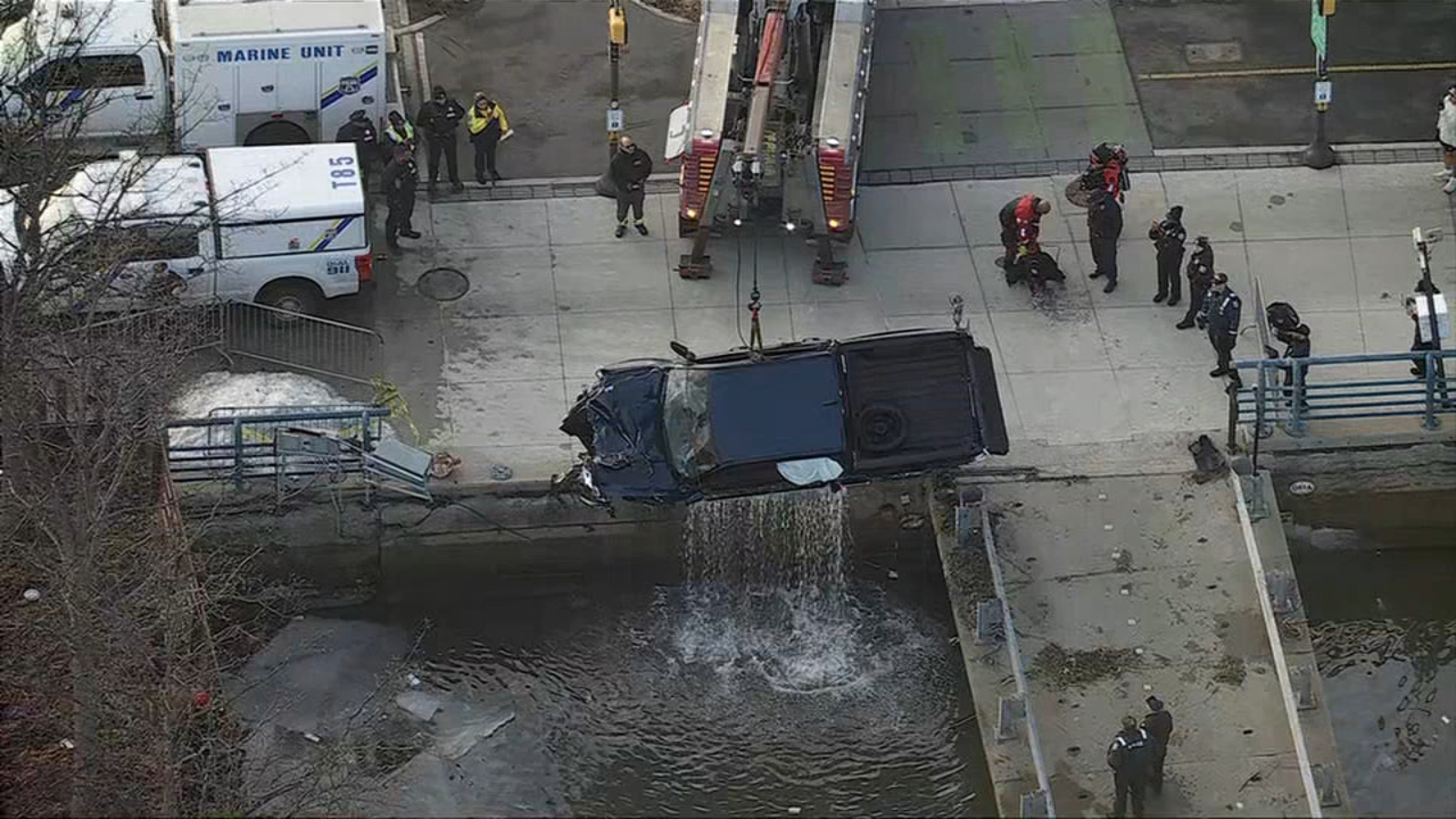 Pickup truck pulled from Delaware River in Penn's Landing; driver in ...