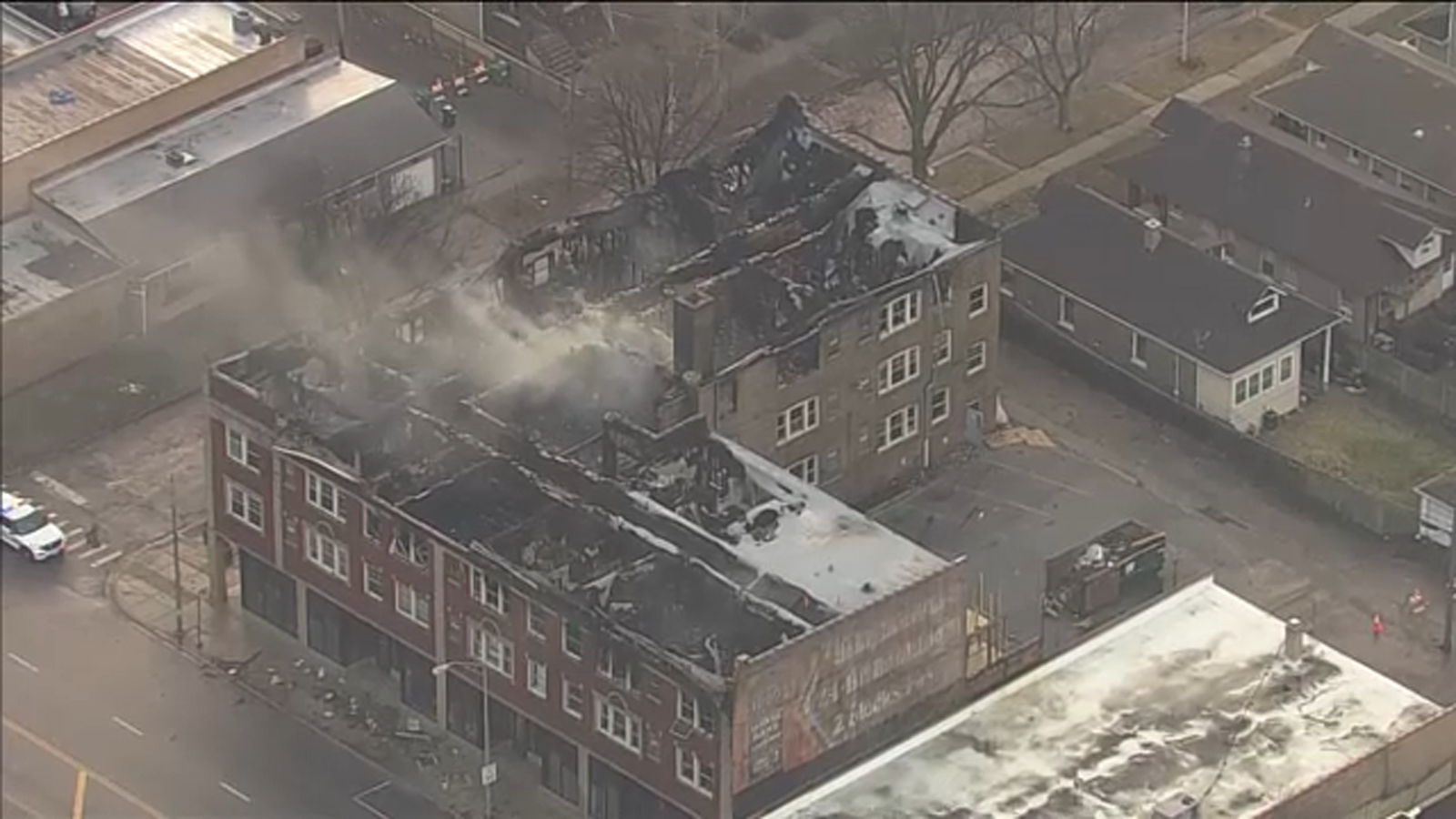 Oak Park fire, today: Firefighters battle blaze at large building in ...