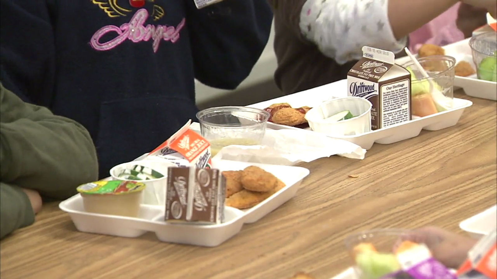 Advocacy group asks for meat ban in Los Angeles school meals - ABC7 Los ...