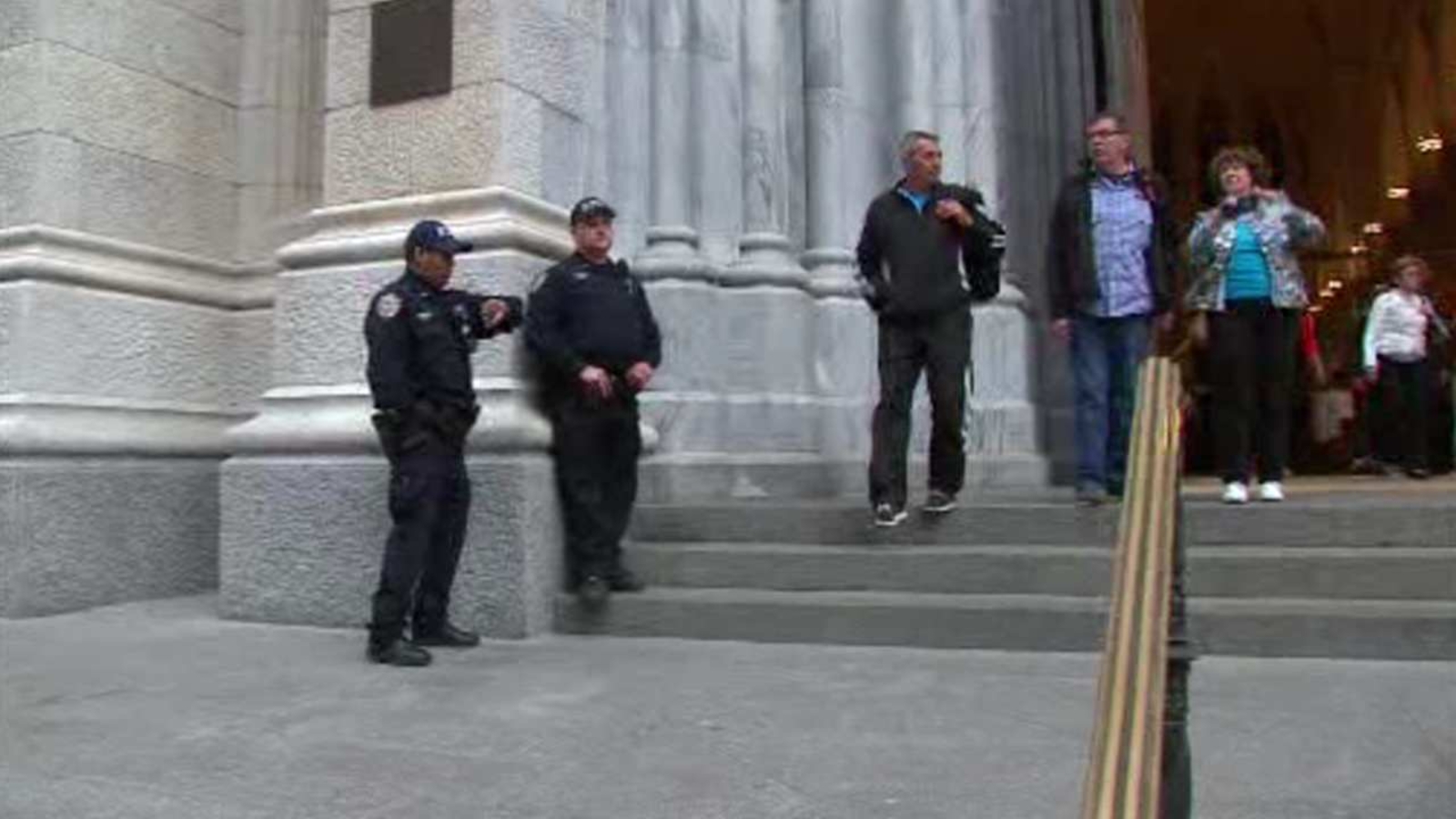 Increased NYPD security outside St. Patrick's Cathedral for Easter ...