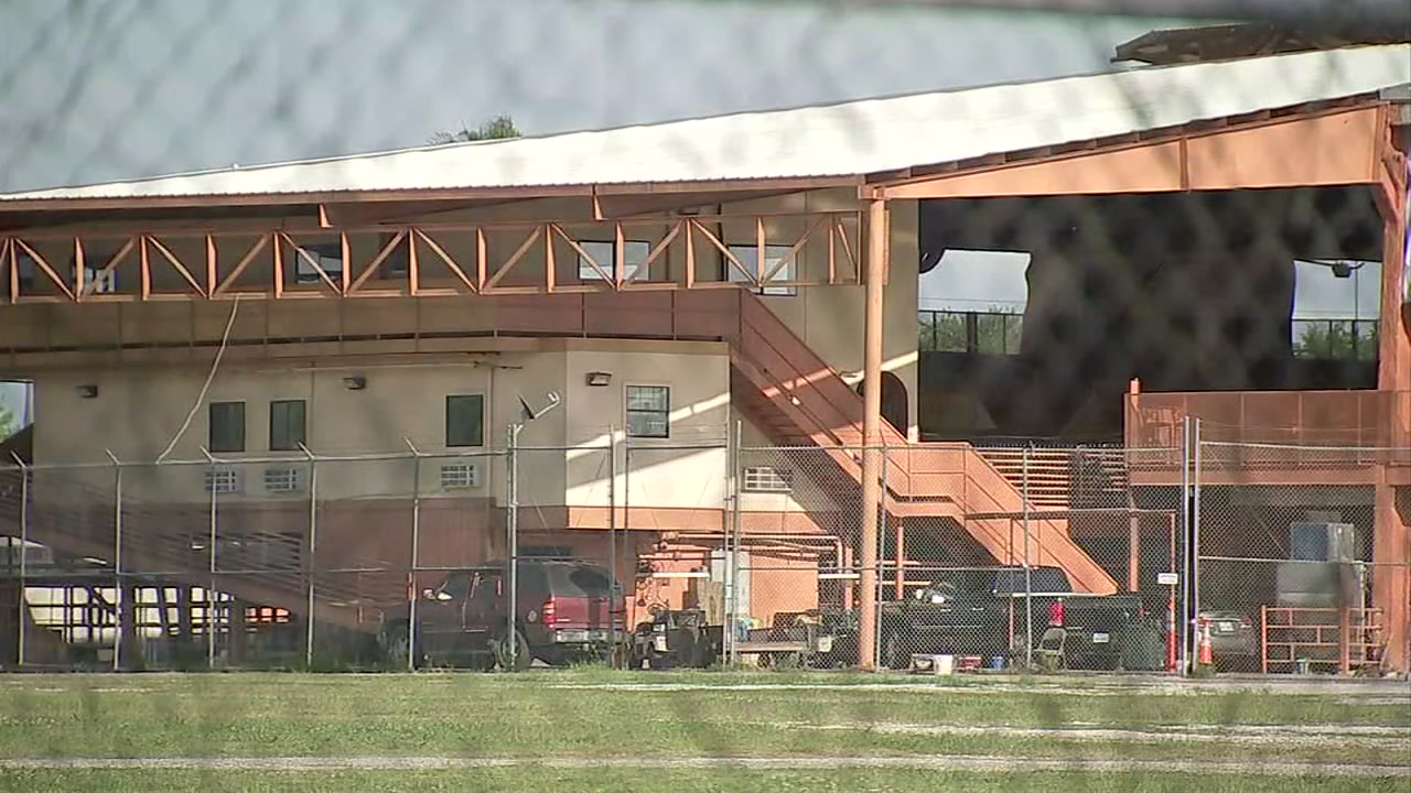 Bull rider Mason Lowe dies after being stomped in Denver competition ...