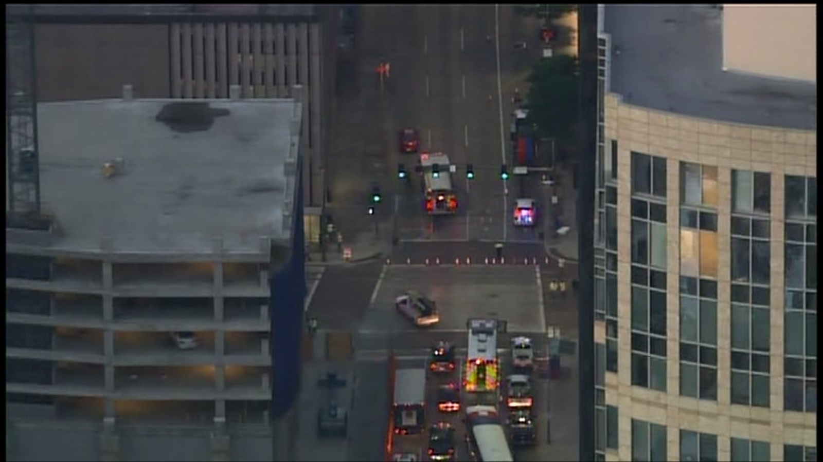 Emergency crews respond to gas leak in downtown Houston - ABC13 Houston
