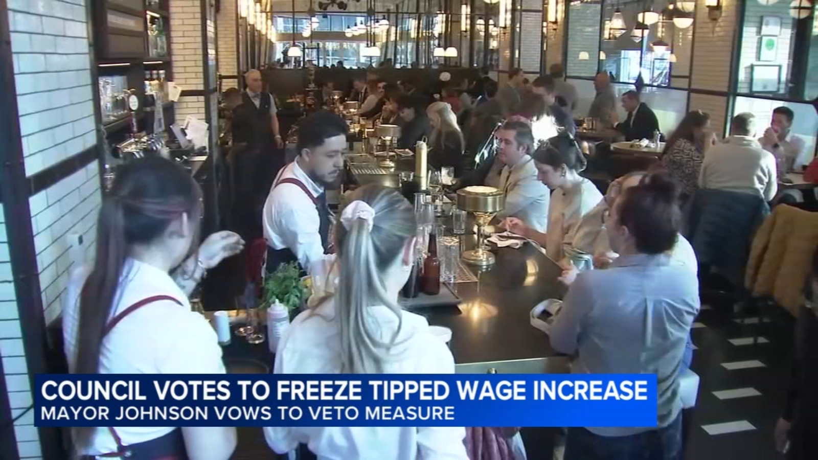 Chicago City Council votes to freeze wage increases for tipped workers ...