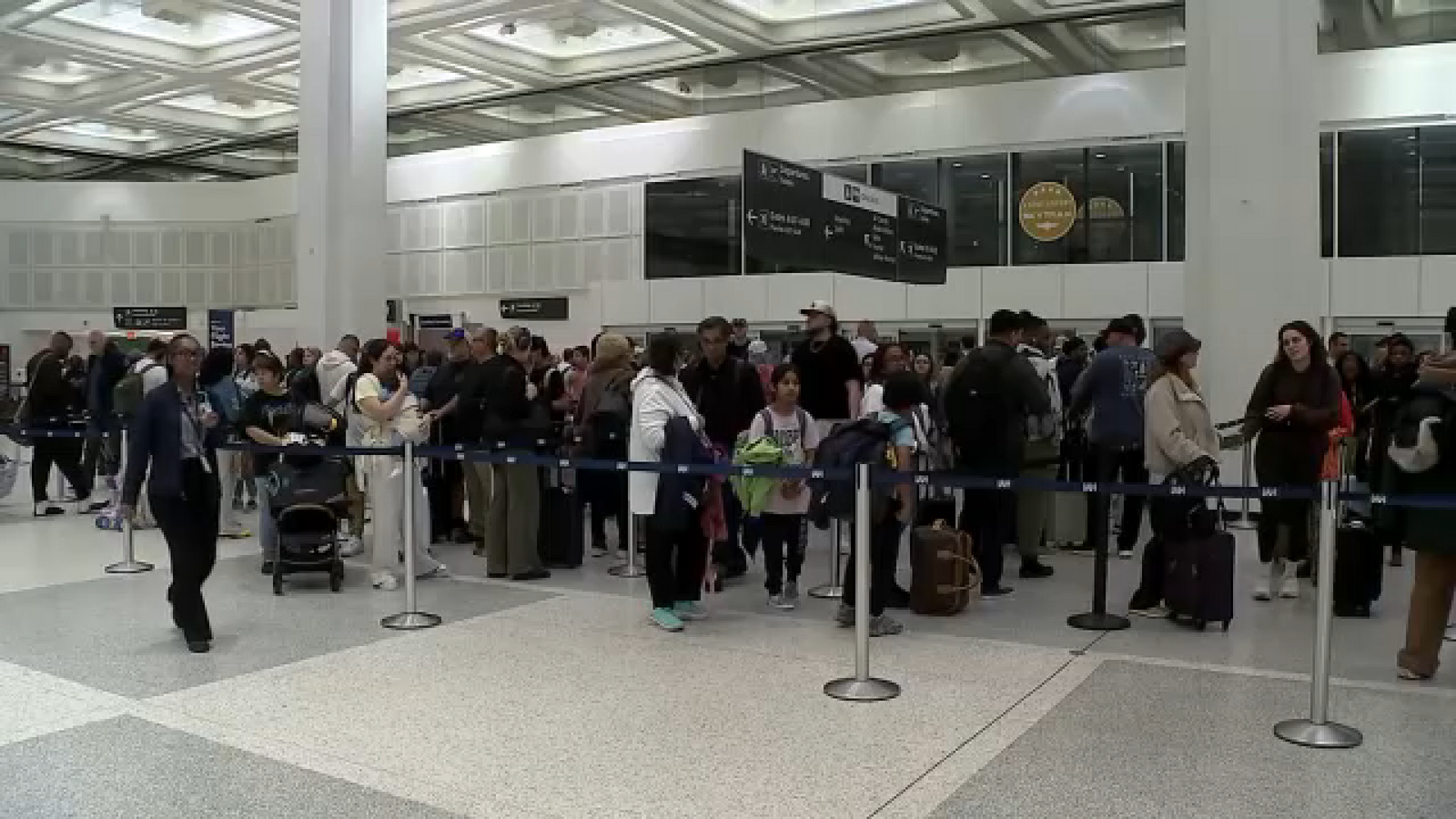 TSA wait times Houston: Bush Airport closes some TSA checkpoints as ...