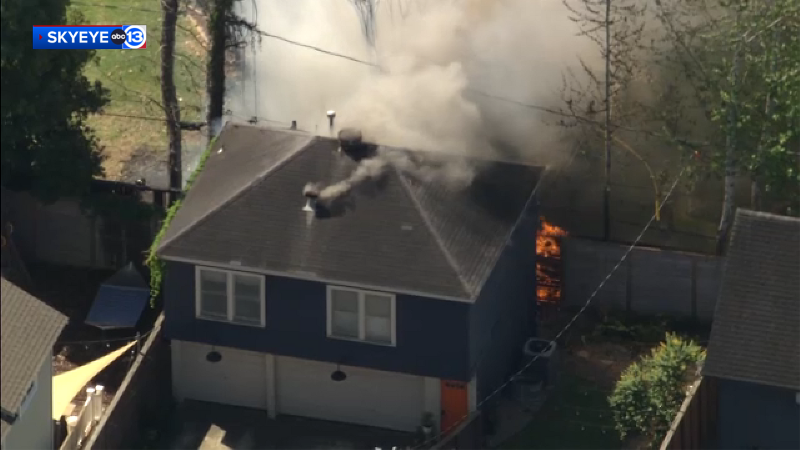 SkyEye shows HFD firefighters responding to house fire in Heights area ...