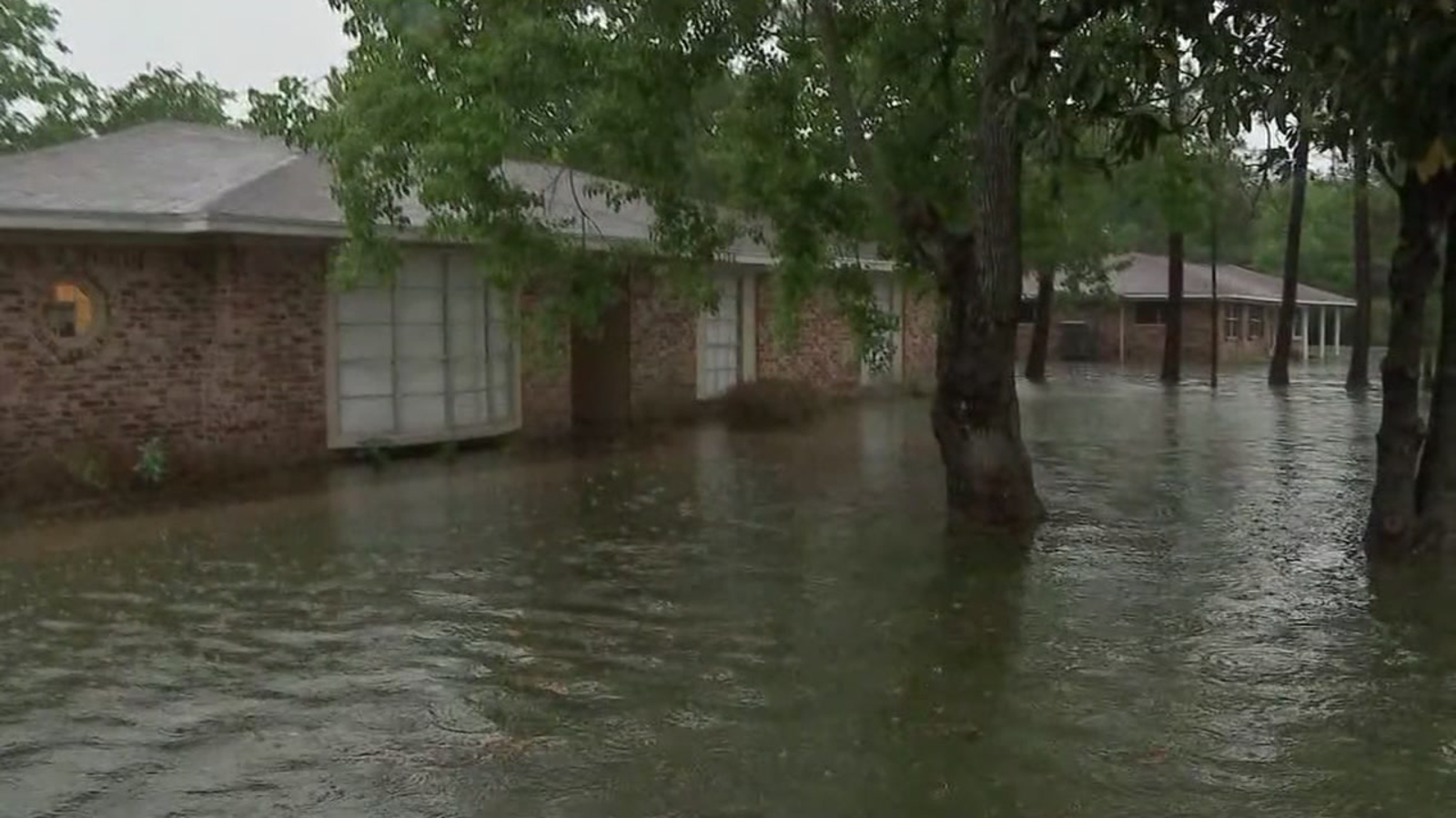 Dozens of homes flooded in Santa Fe - ABC13 Houston