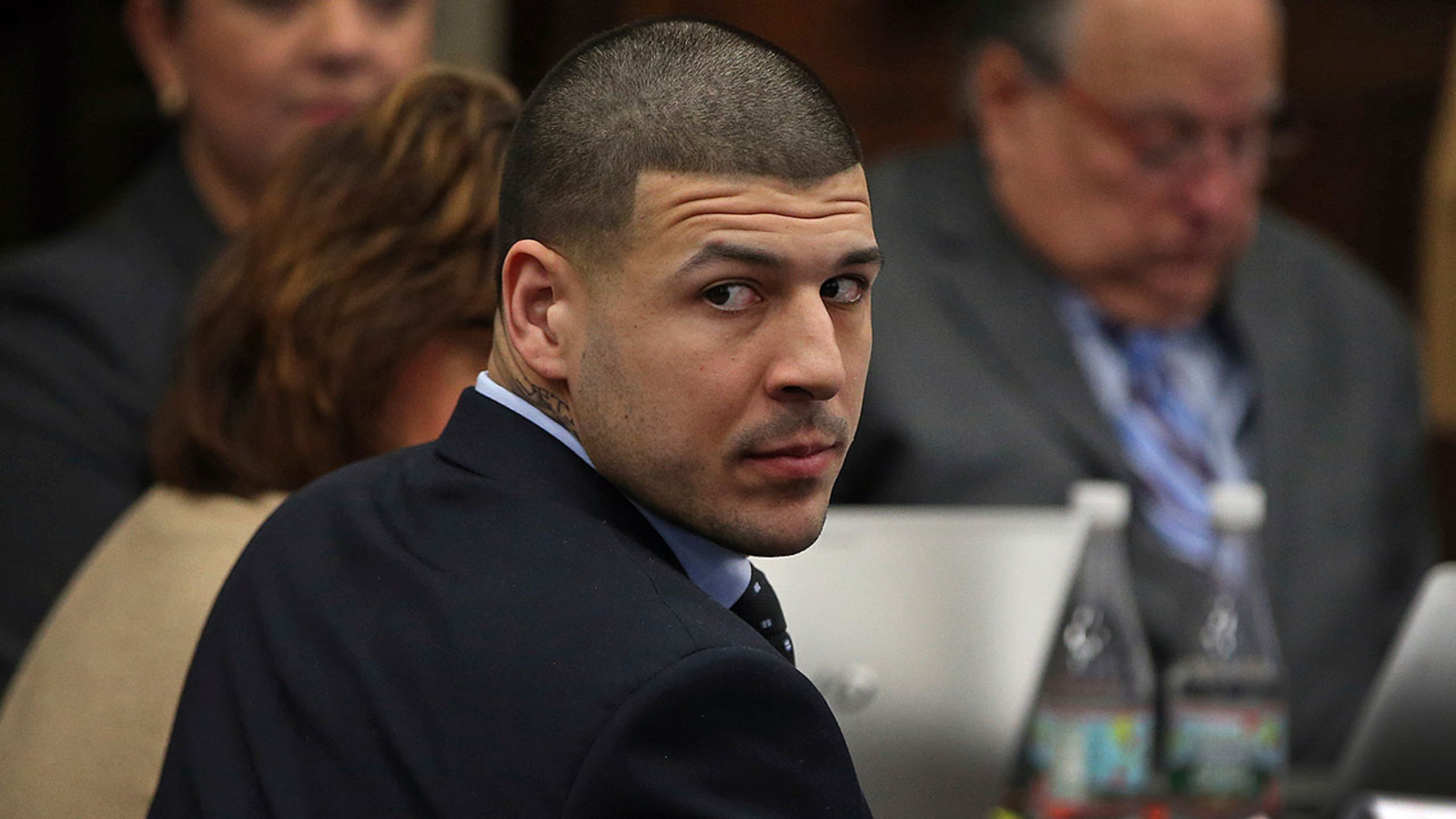 Aaron Hernandez suicide note to fiance: You're rich - ABC13 Houston