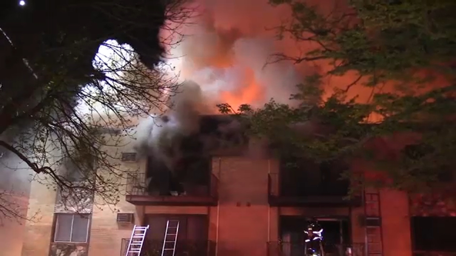 Des Plaines fire: 4 children, 4 adults hospitalized after Des Plaines ...