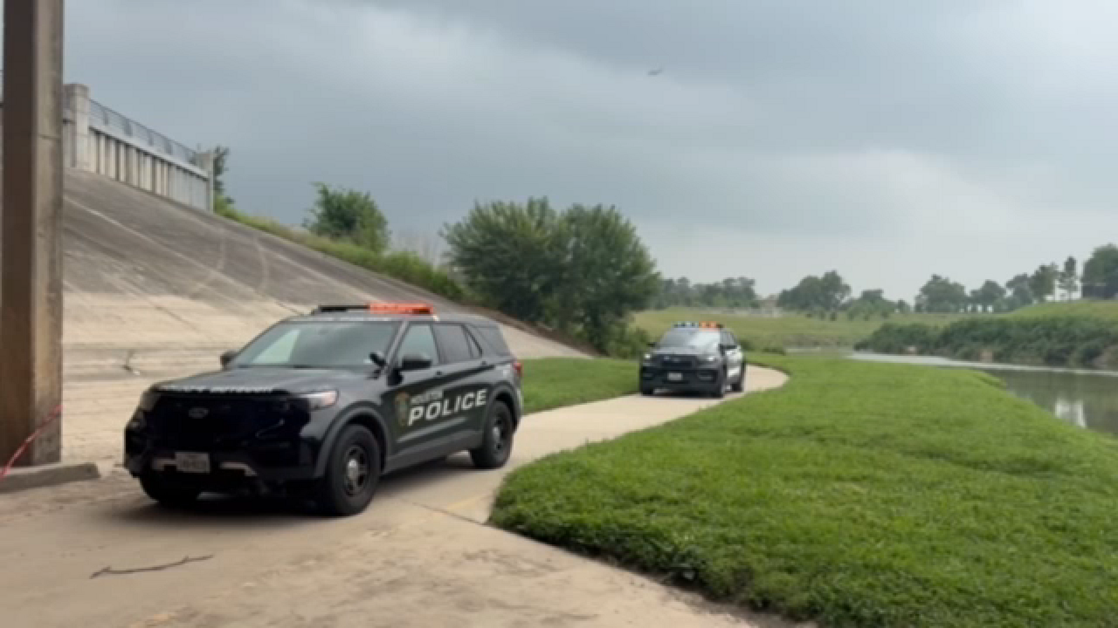 Body found along banks of Brays Bayou near MacGregor Park ...