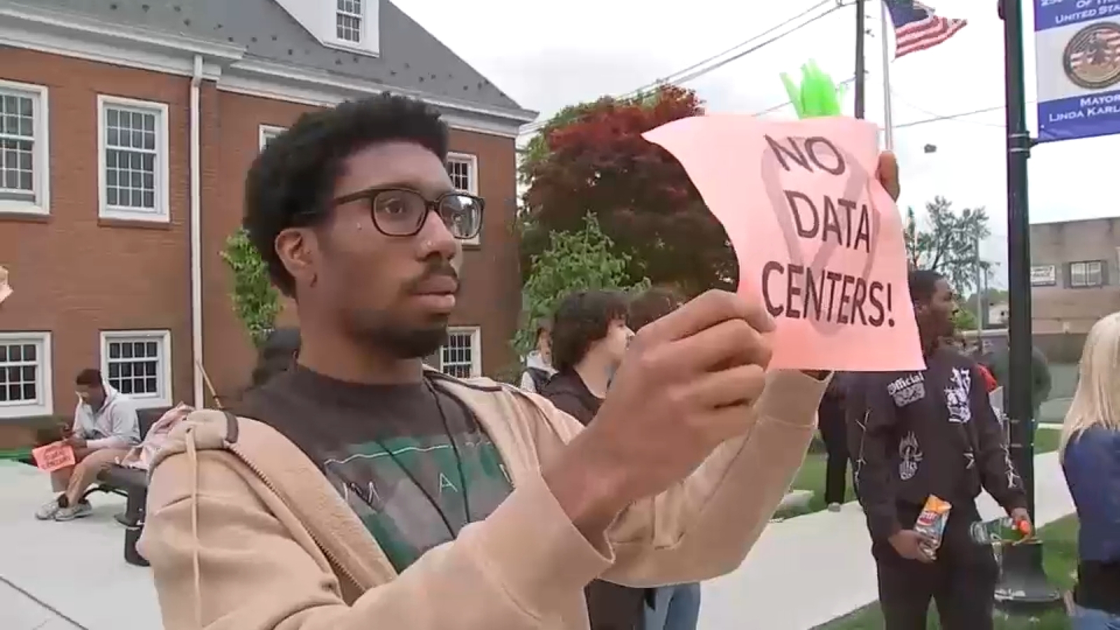 Community rallies against giant data center being built in Kenilworth ...