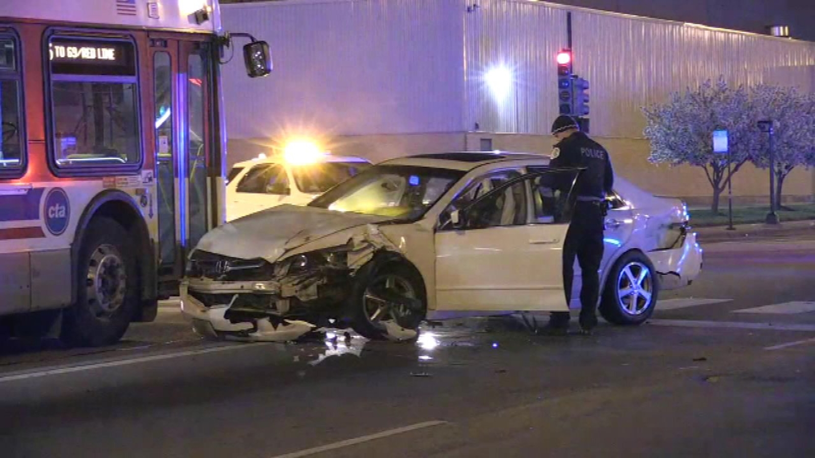 3 injured in crash involving CTA bus in Calumet Heights - ABC7 Chicago