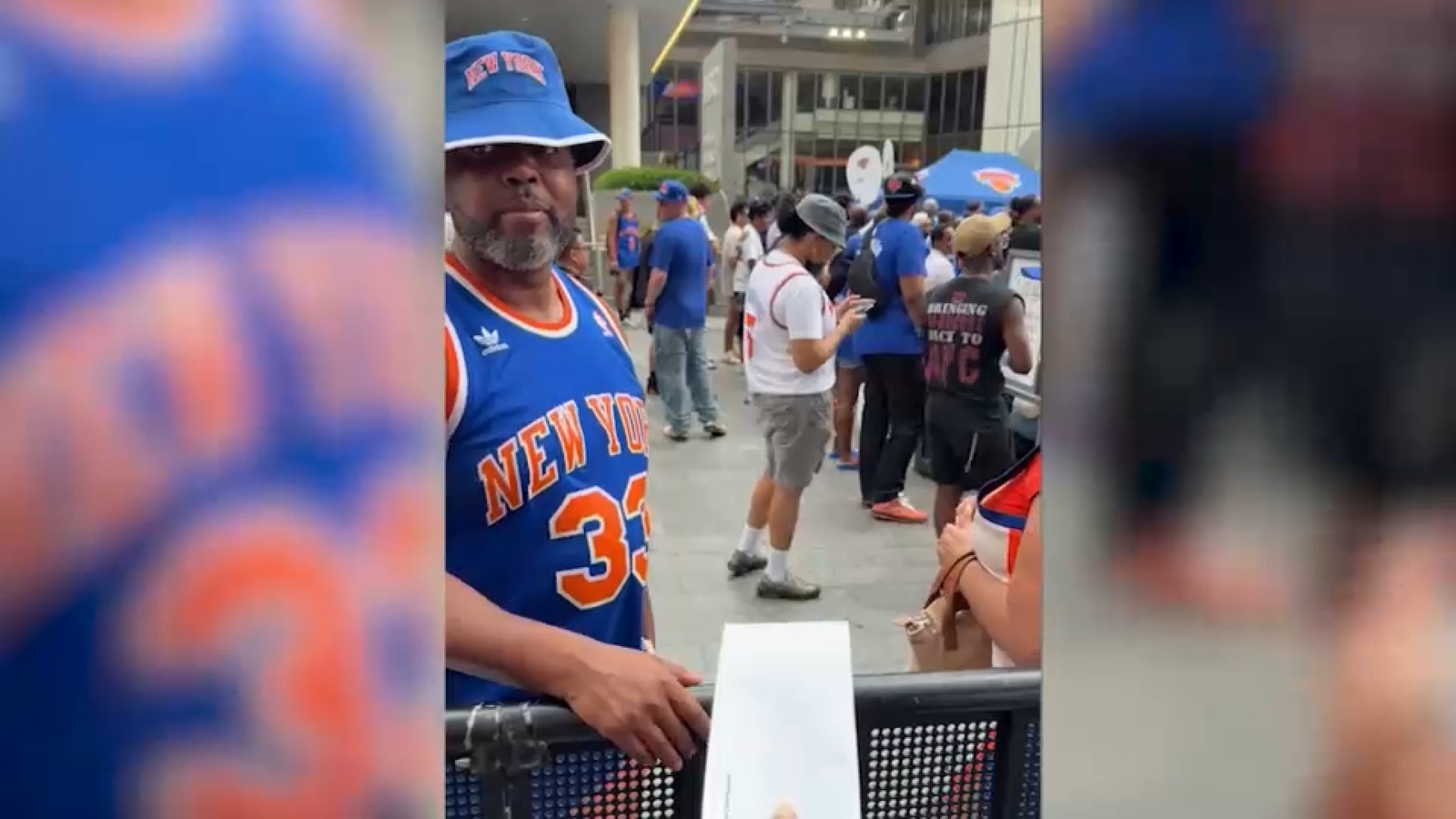 El personal de los Knicks sorprendió a los fanáticos con entradas ...