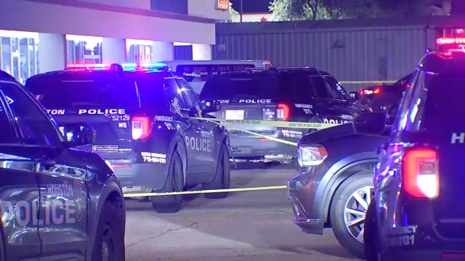 1 dead, 2 injured in west Houston parking lot shooting, police say ...