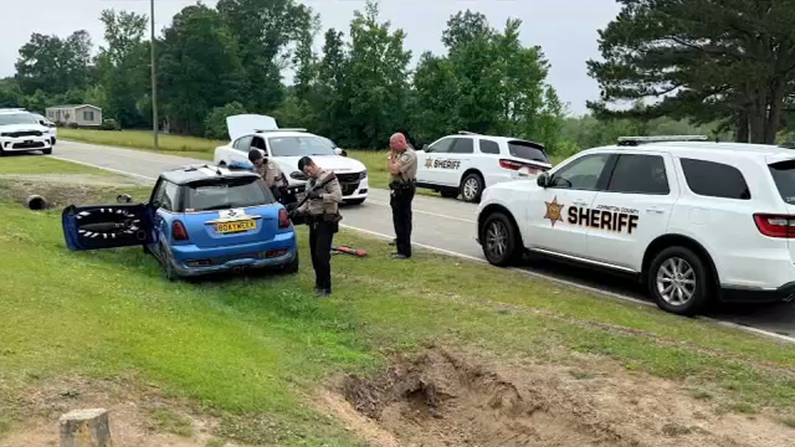 Convicted felon sought after Johnston County chase, weapons found in ...