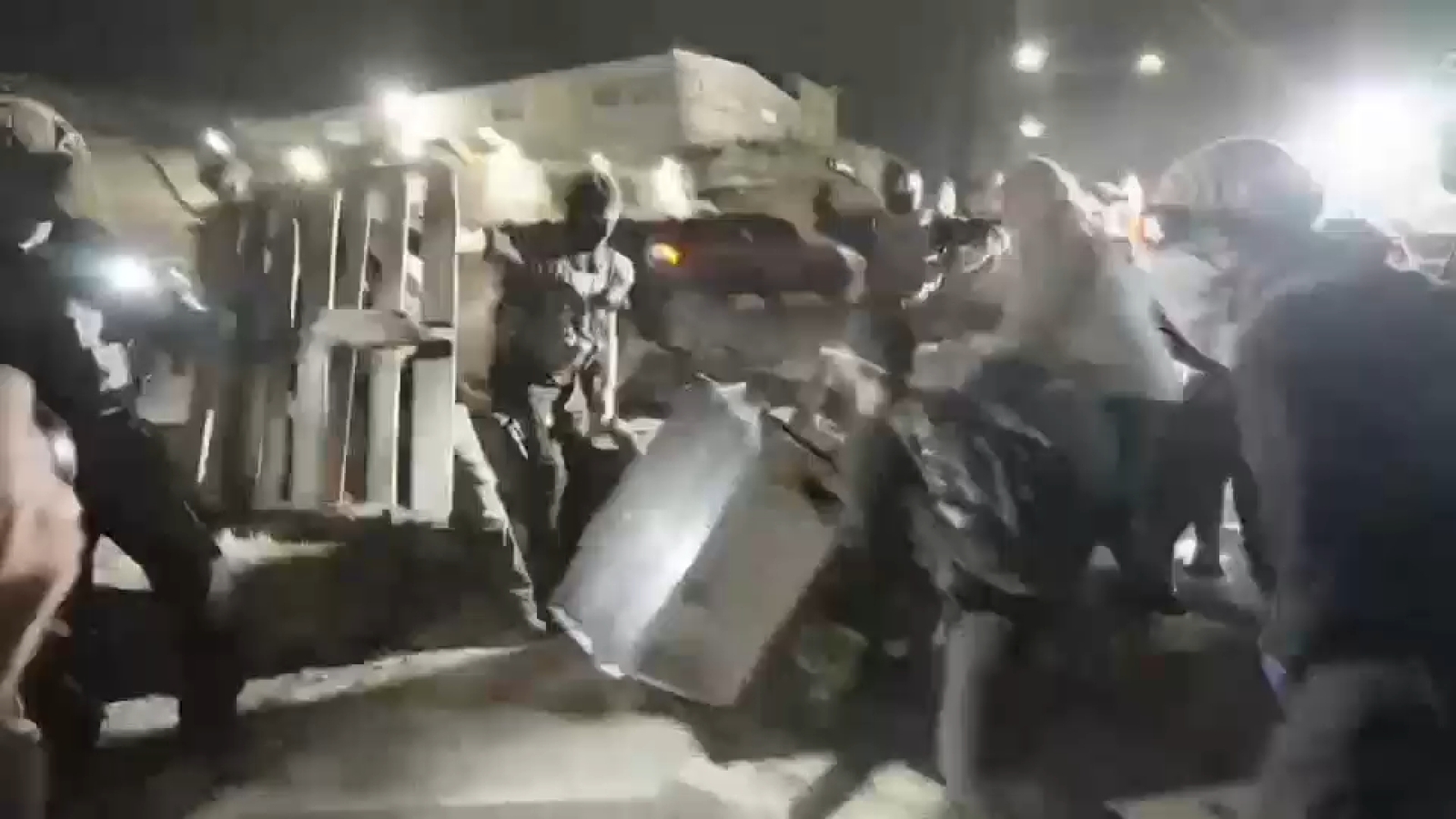 Tensions erupt between protesters and ICE agents amid hunger strike at ...