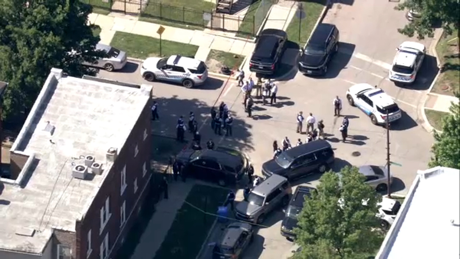 Chicago crime: Large Chicago police, SWAT response on West Lexington ...