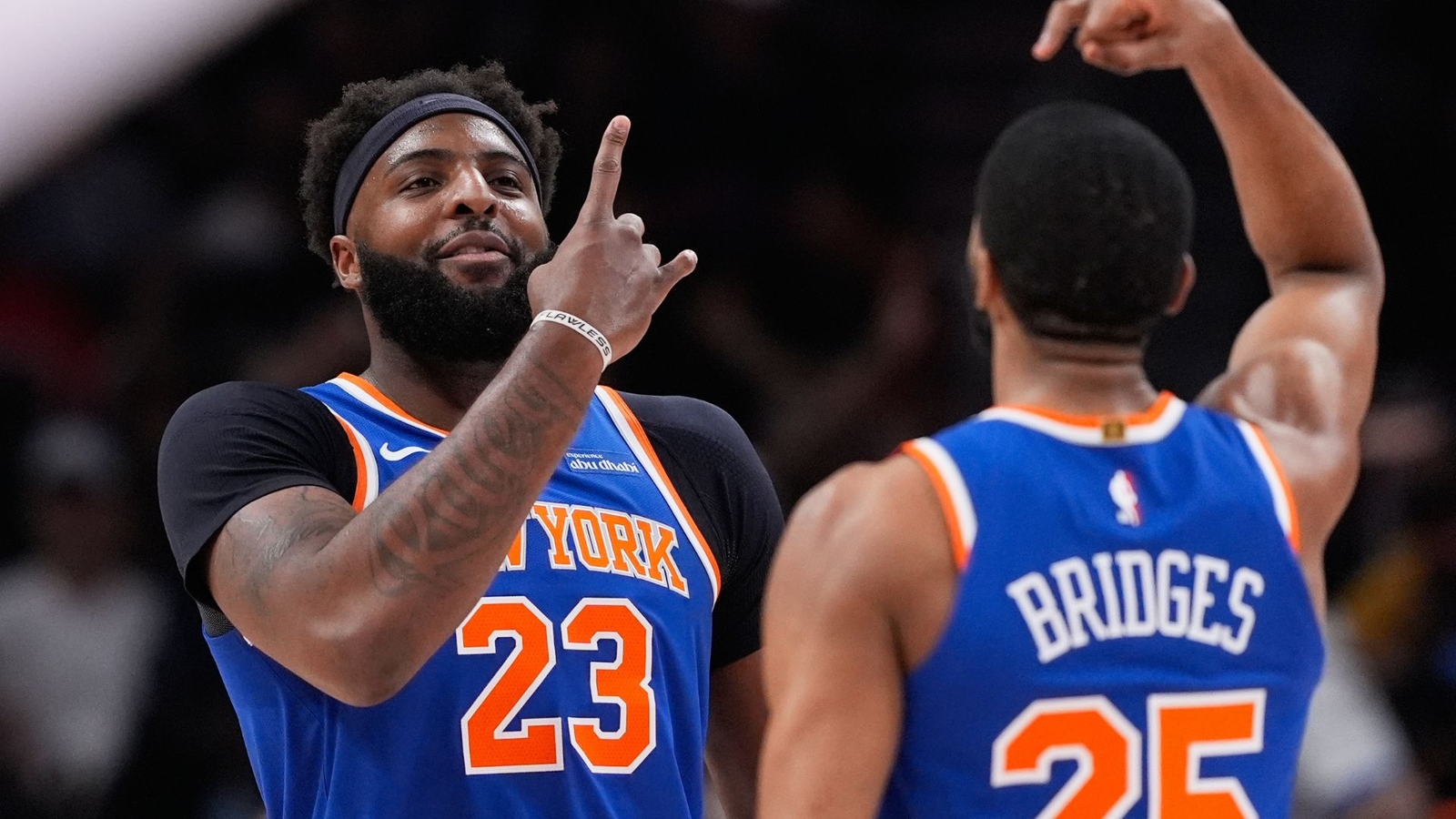 Knicks center Mitchell Robinson suffers broken pinky finger; no ...