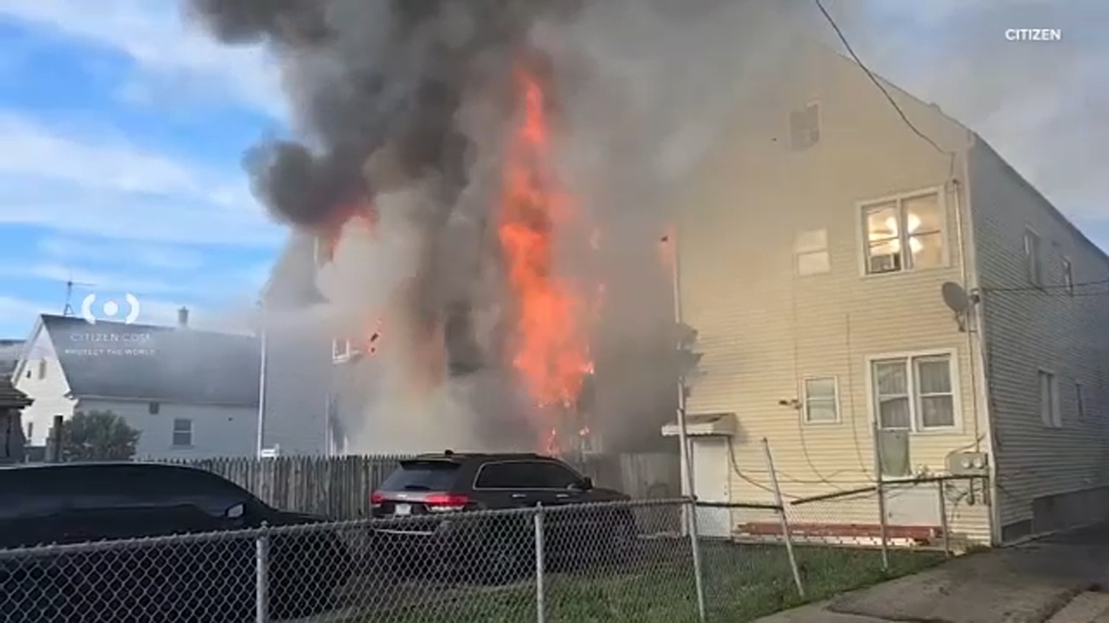 Chicago fire: Man killed after starting large fire on South Campbell ...