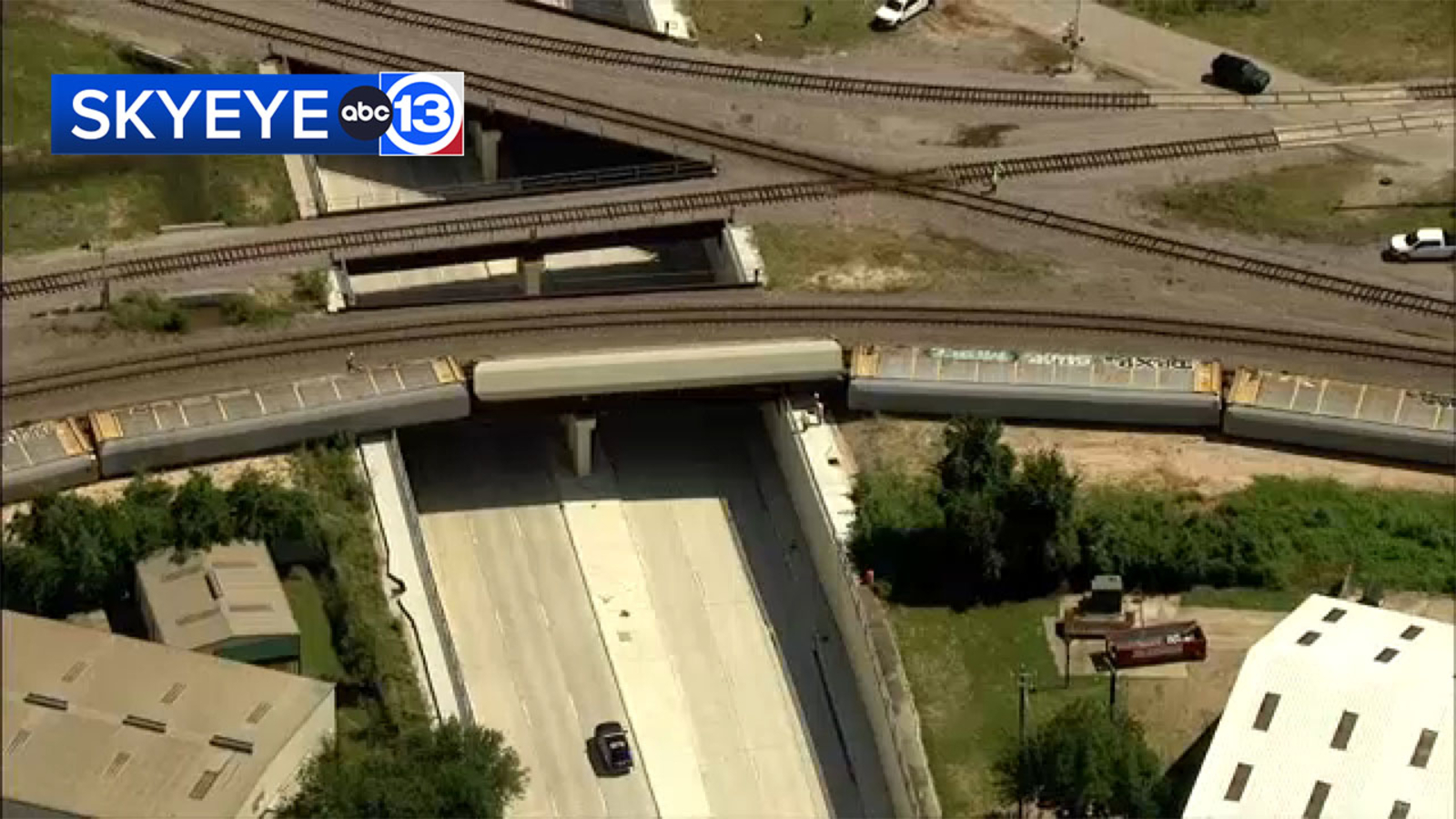 11 train cars seen derailed off ground-level overpass in northwest ...