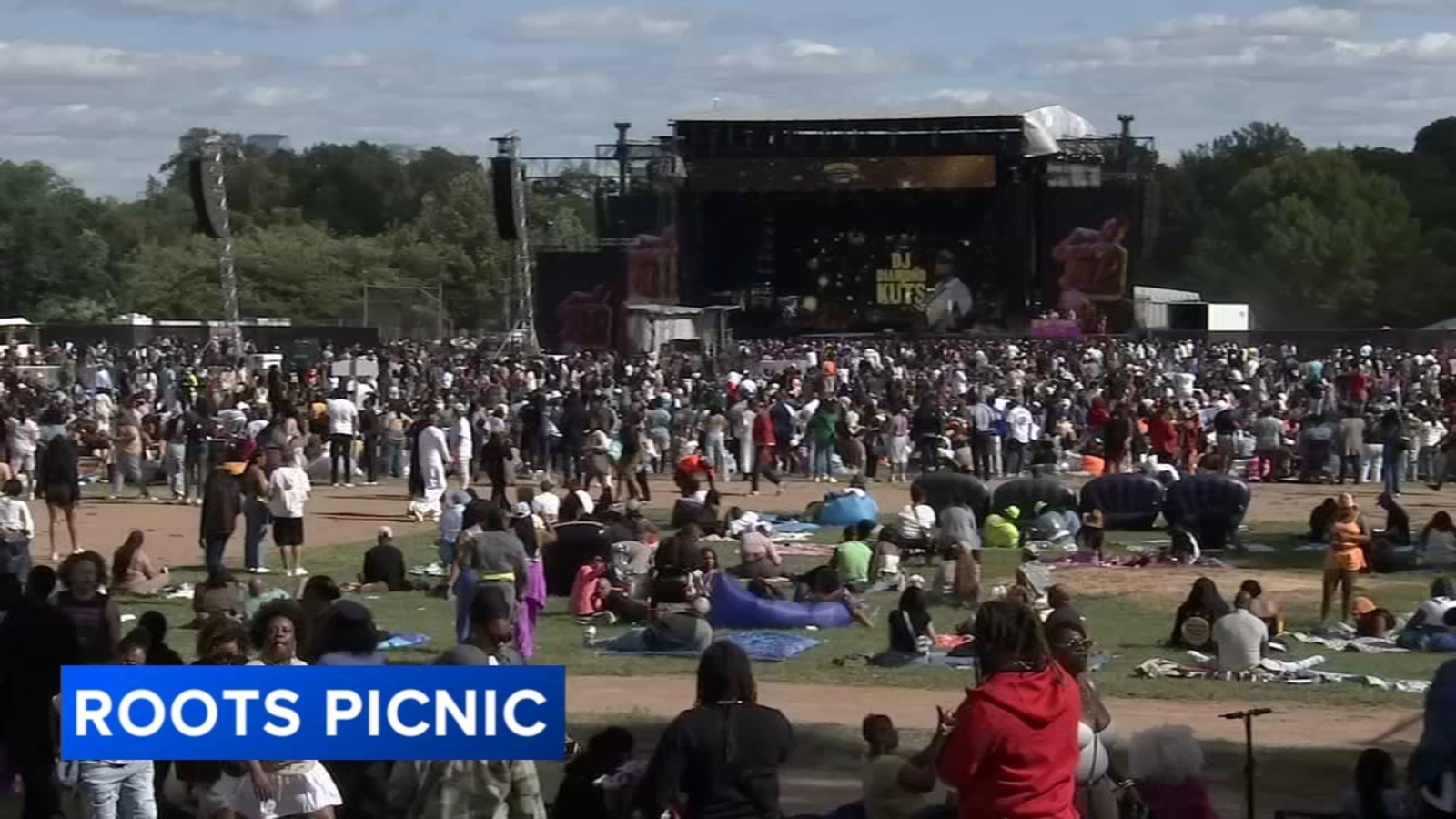 Crowds pack Belmont Plateau for 2026 Roots Picnic featuring largest ...