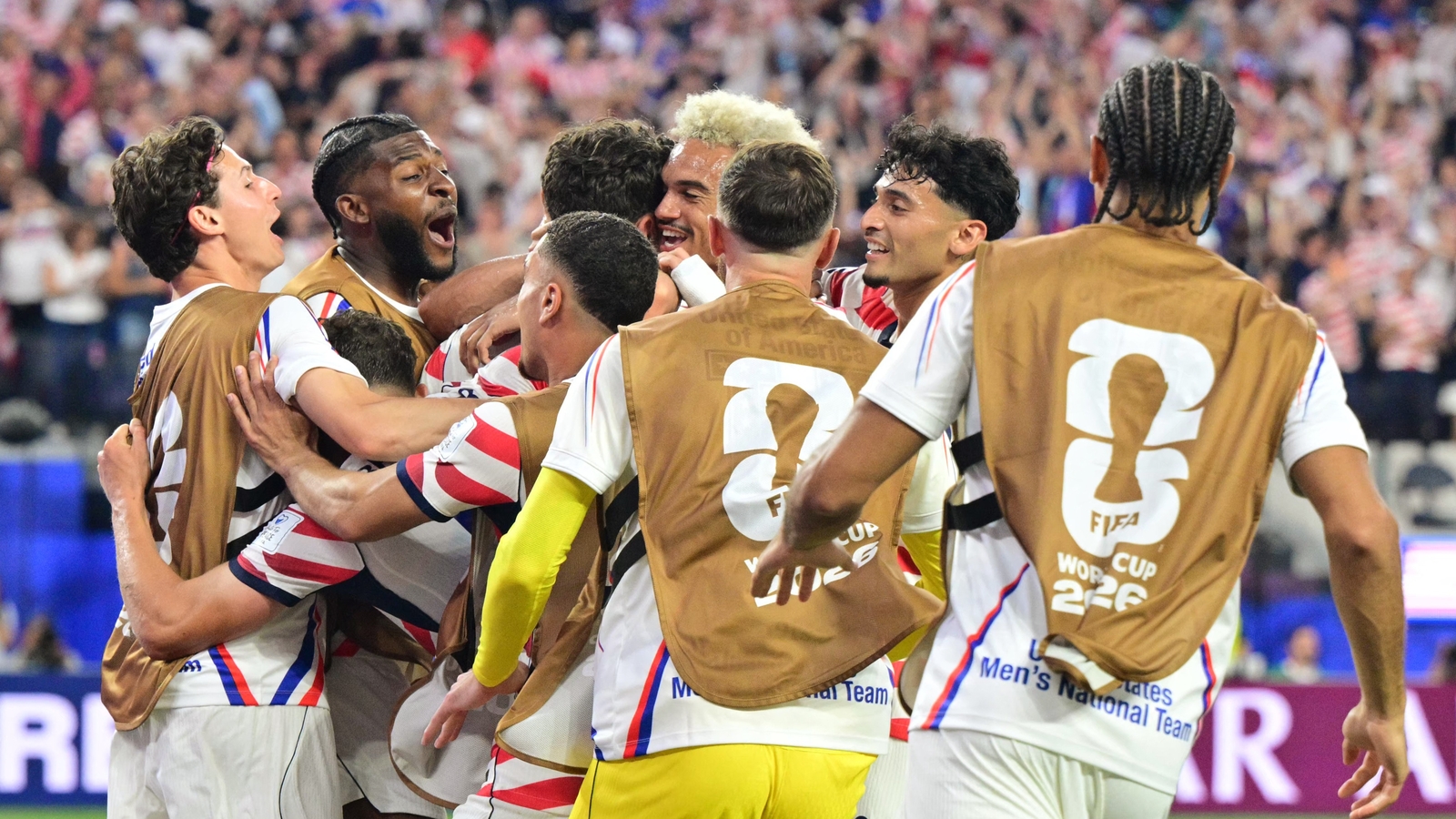 US opens its home World Cup with a dynamic 4-1 victory over Paraguay ...