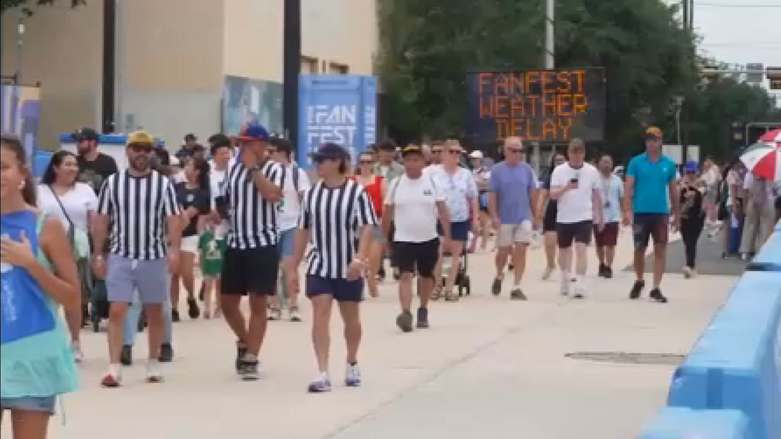 Fans turn out for Houston's first World Cup match day despite weather ...
