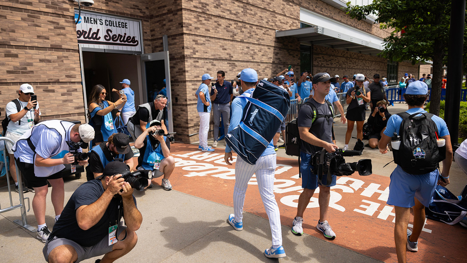 UNC fans rally as title hopes hinge on deciding Game 3 - ABC11 Raleigh ...