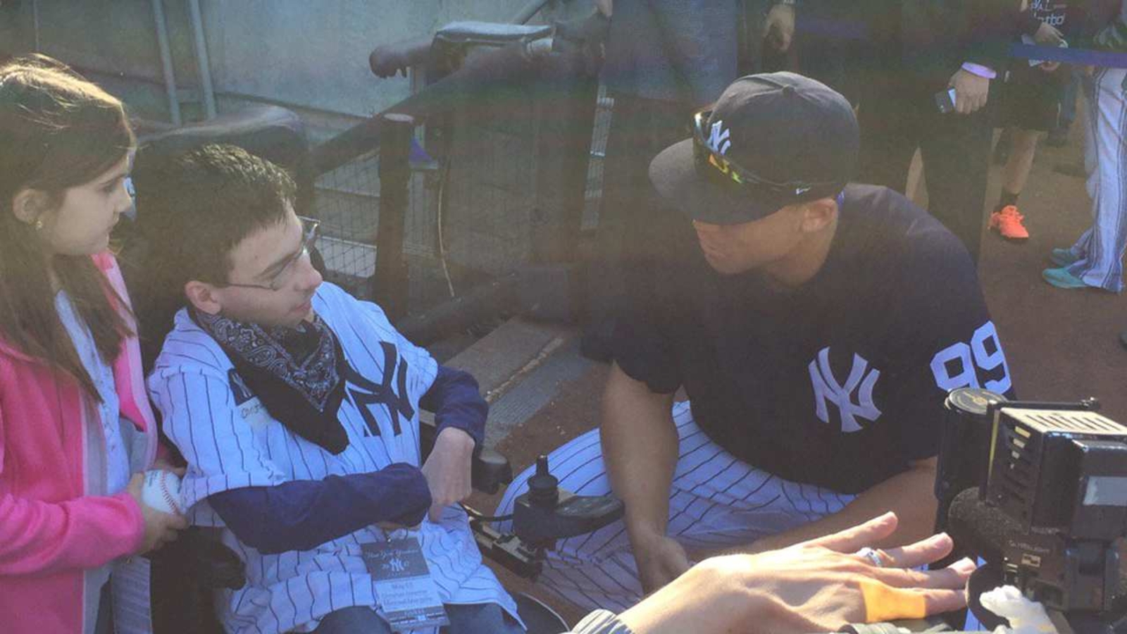 Teen with cerebral palsy meets Yankees thanks to classmates in North ...