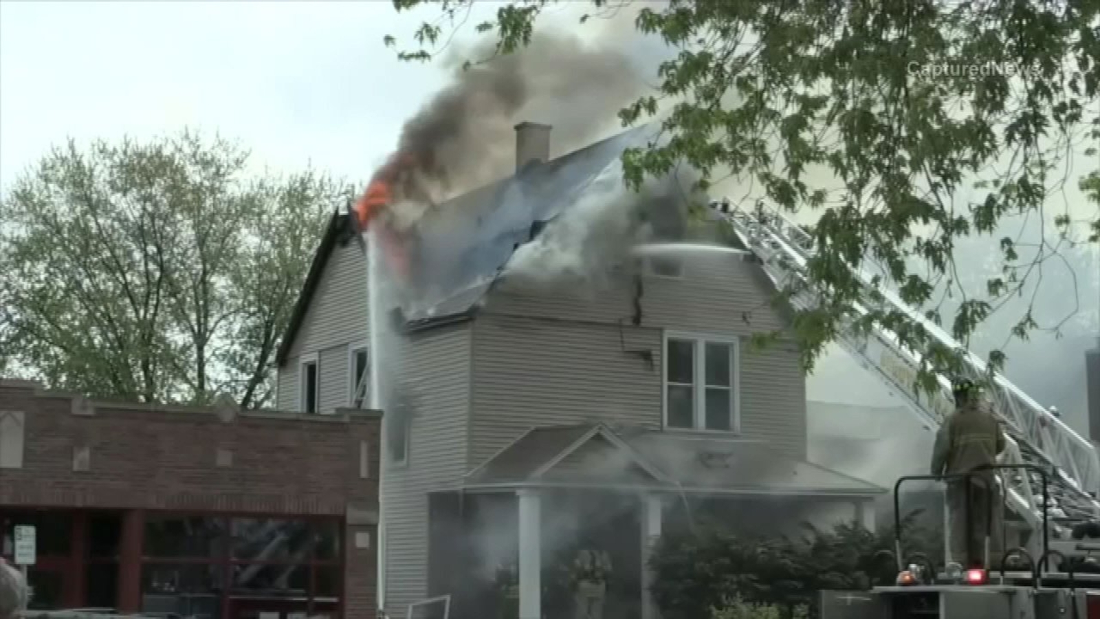 1 dead in Berwyn fire - ABC7 Chicago