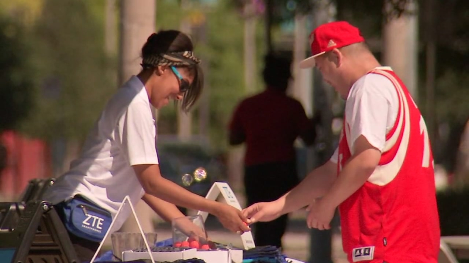 Houston Rockets fans benefit local businesses - ABC13 Houston