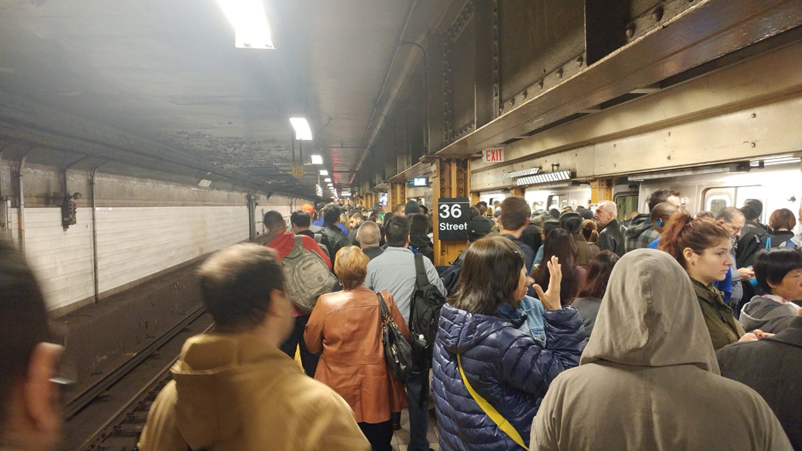 Extensive subway delays following power problems at station in Brooklyn ...