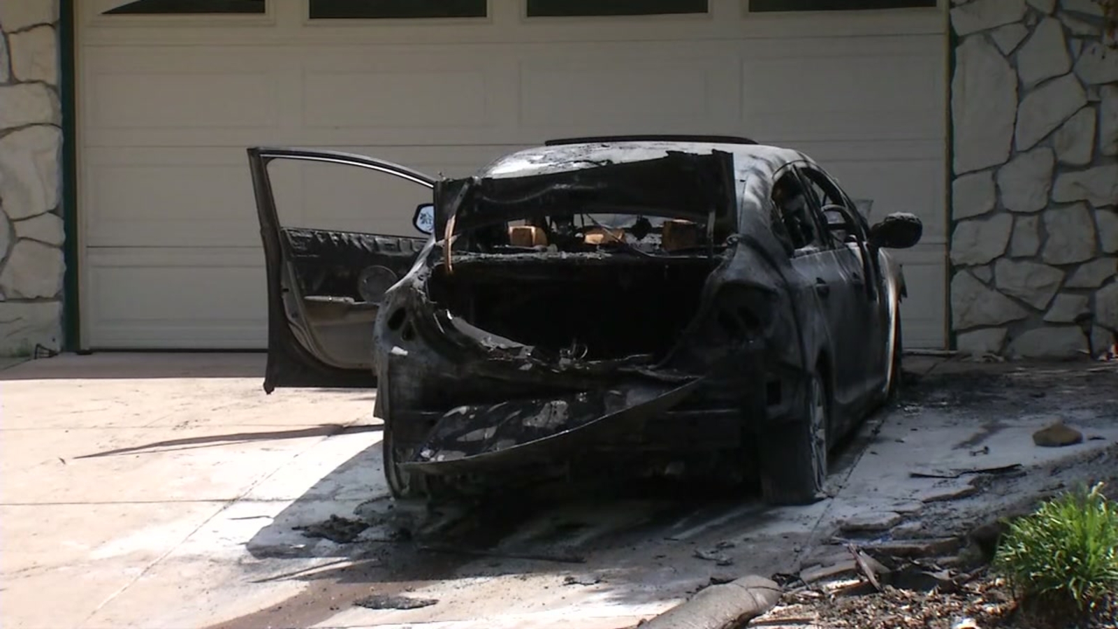 Police investigating string of suspicious car fires in East Bay - ABC7 ...