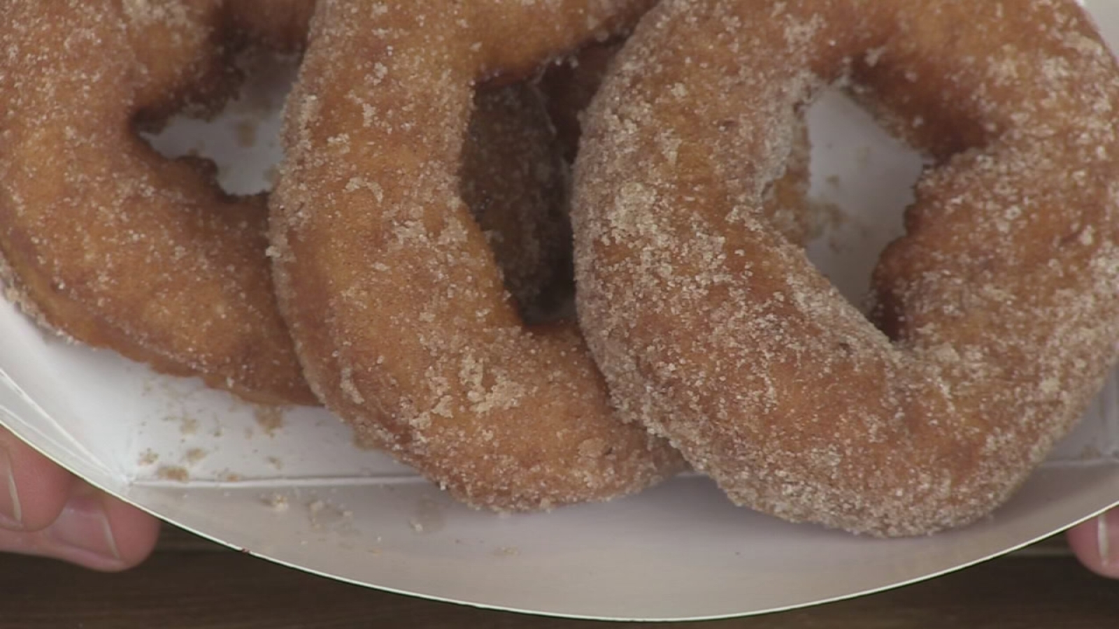 Extra Course: Doughnuts at Earl's BBQ - ABC7 Chicago