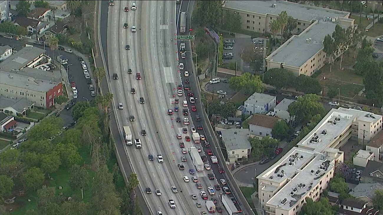 Possible suicide temporarily shuts down NB 101 Freeway in Hollywood ...