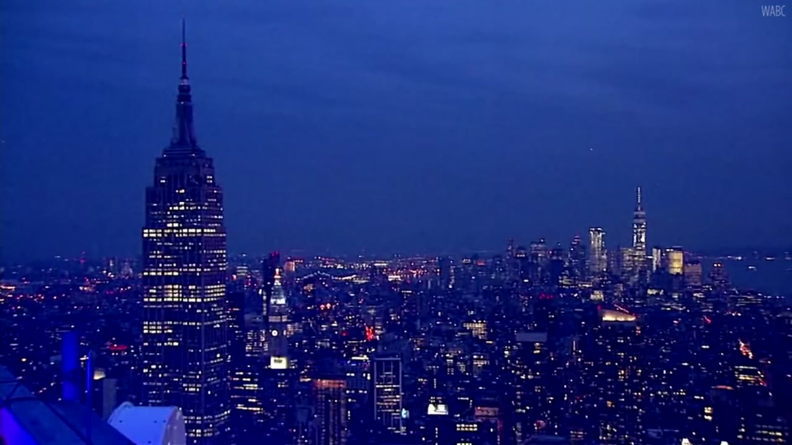 World landmarks go dark, display Union Jack in tribute to Manchester ...