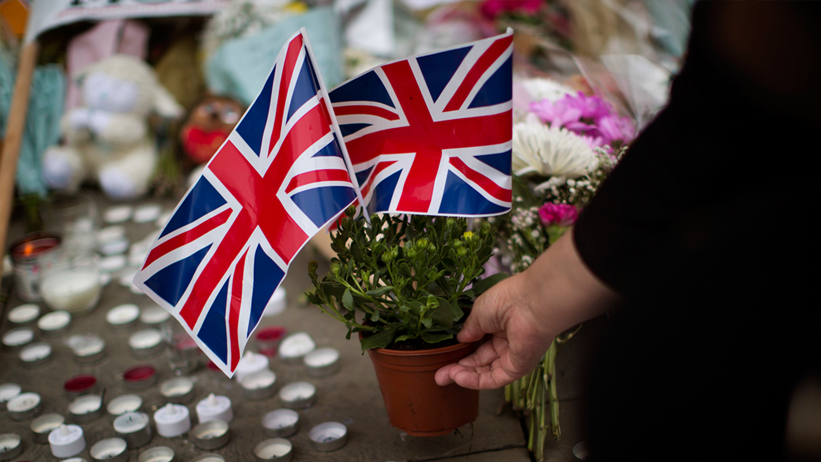 Homeless men praised for helping victims of Manchester attack - ABC7 ...